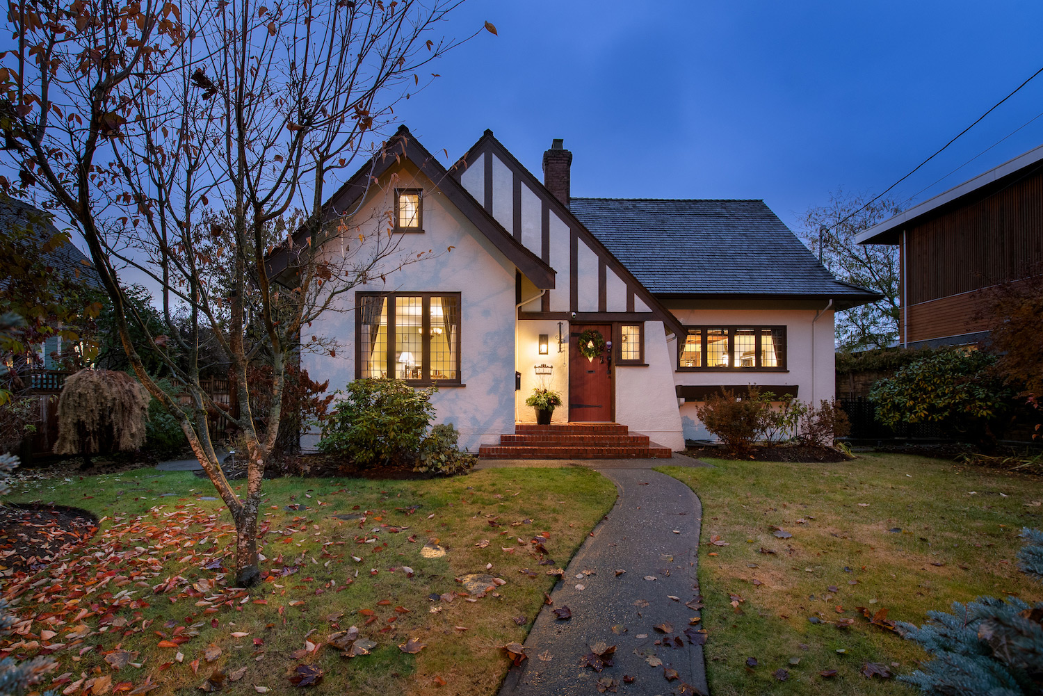 217 Fourth Avenue, New Westminster, BC – Lori Fralic – Realtor